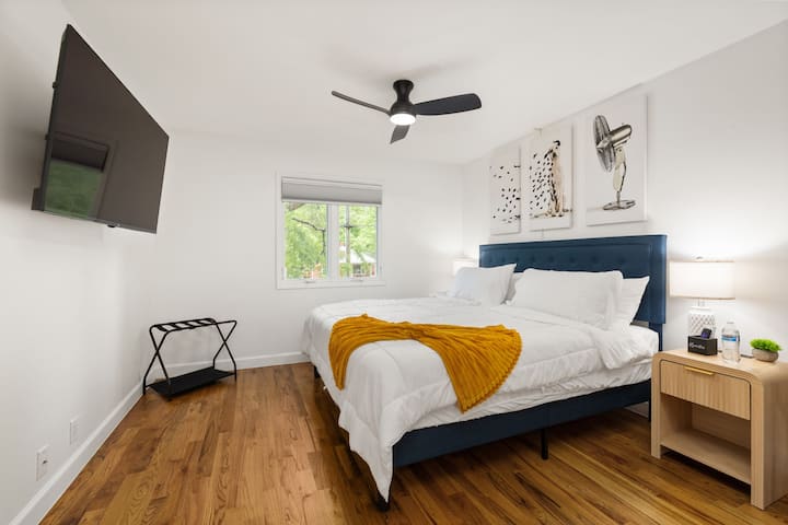 Downtown King + Queen Suite | Walk-in Shower - Raleigh, NC