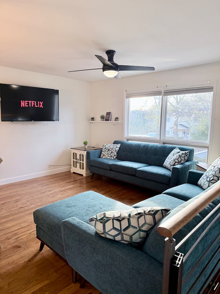 Downtown Upper Suite King & Queen Beds + Futon - Raleigh, NC