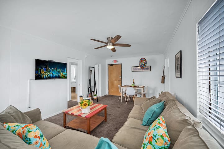 Beachside 1br Retreat | Walk To Ocean - Miami Beach, FL