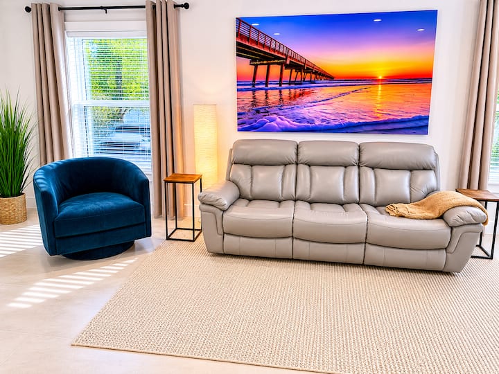 Pet-friendly Home | Fenced Yard, Wi-fi & Parking - Dania Beach, FL