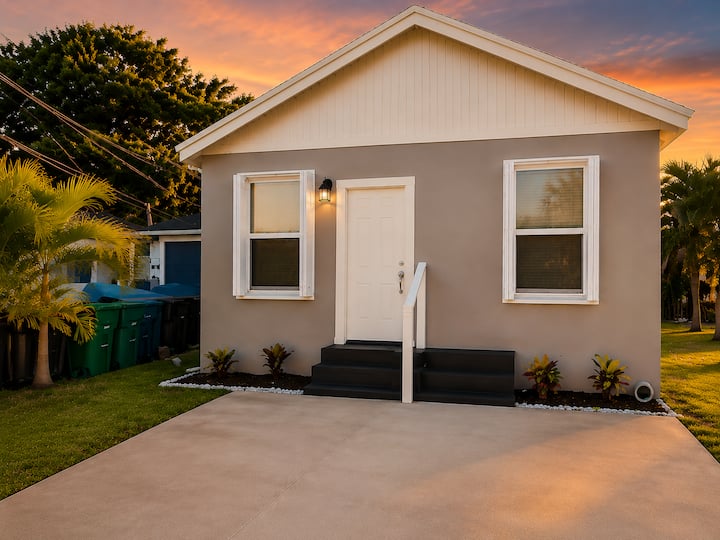 3br | Pet-friendly | Near Dania Pointe & Airport - Dania Beach, FL