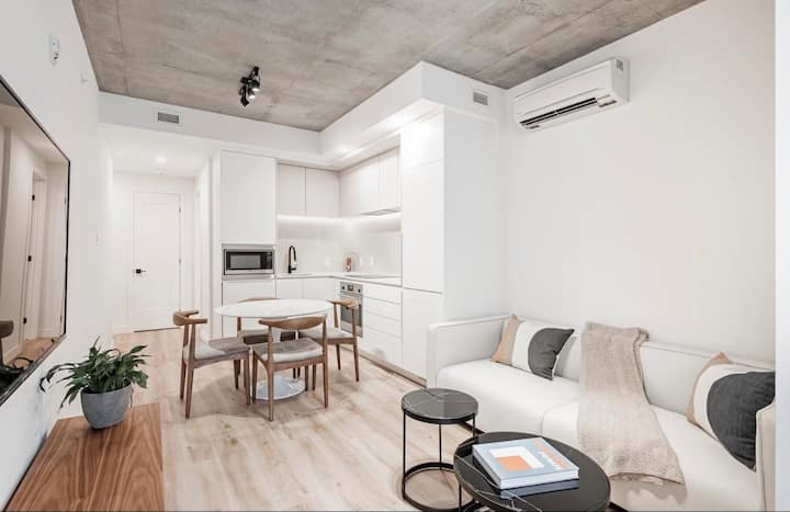 Glamorous Condo In Downtown Mtl | 11 - Lasalle