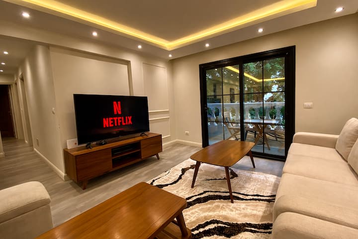 شقه  ب اطلاله جميله على الحديقه  في المهندسين - Cairo