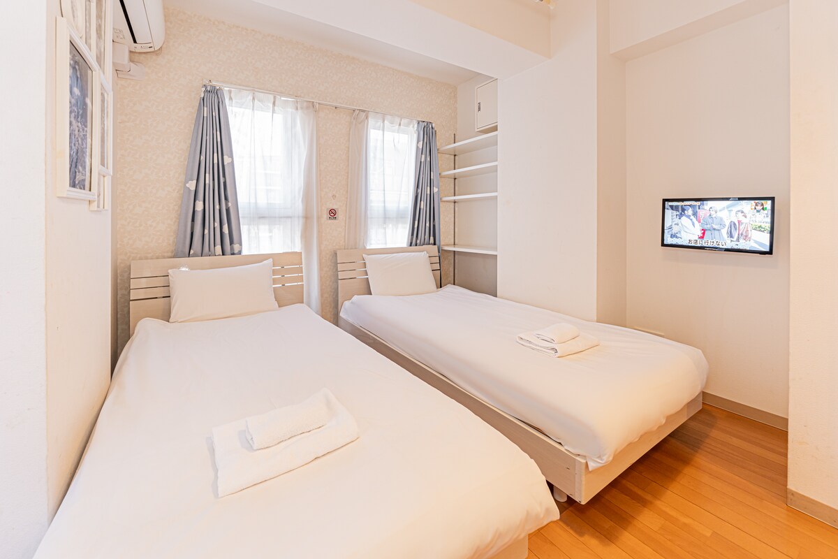 20sqm Apartment in Sumida | Twin Beds | Kitchen - Flats for Rent in ...