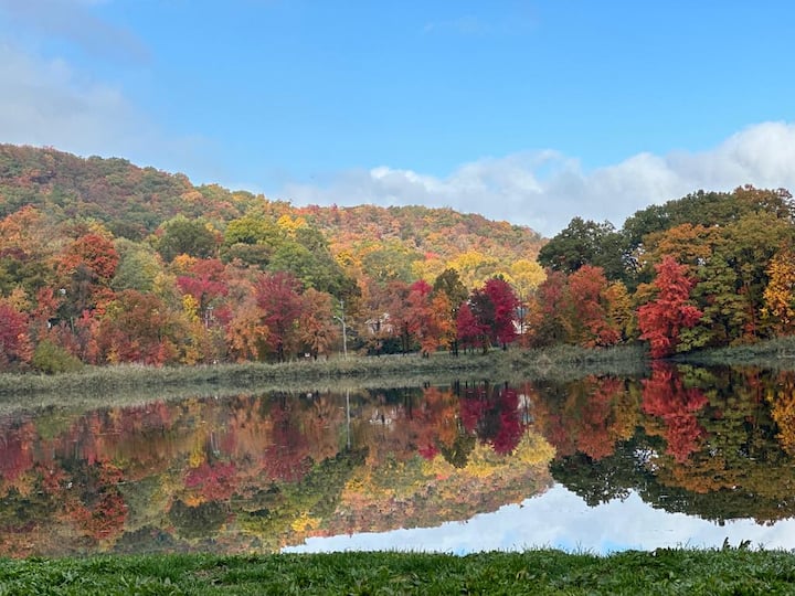 Serene Pondside Retreat Getaway At Bear Mountain - Bear Mountain, NY