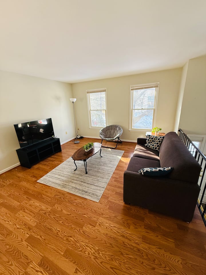 Spacious & Cozy 5 Bedroom Home - Maryland