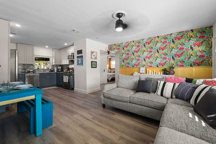 Frog & Monkey Nest: Outdoor Tubs/sandboat/downtown - Palm Harbor, FL