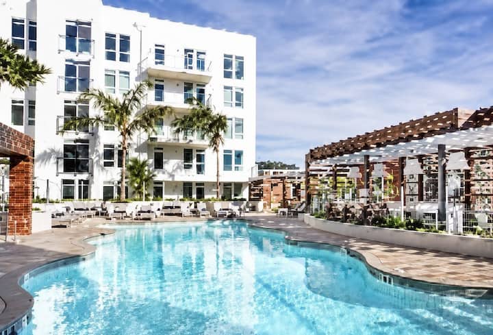 Heart Of Hollywood | Pool View | Walk To The Fame - Los Angeles, CA