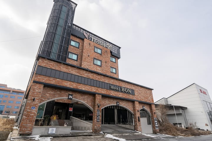 계룡 본호텔(디럭스-램덤배정) - Daejeon