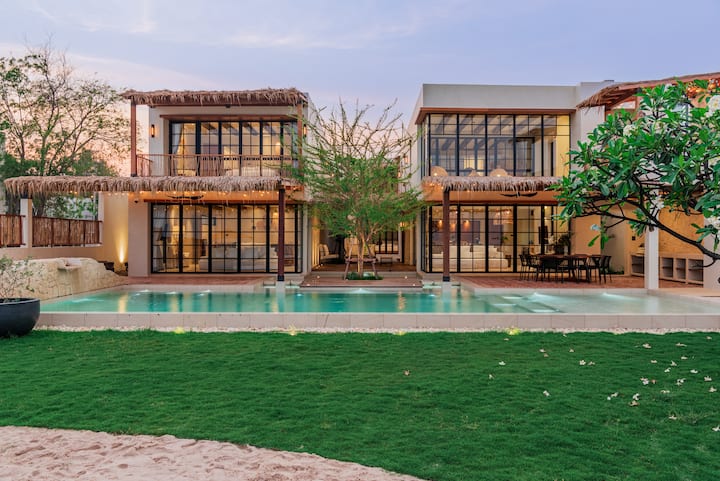 Ultra Luxury Private Beachfront 3 Brs Pool Villa - Cha-am