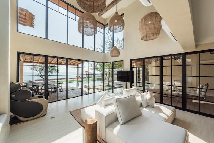 Ultra Luxury Beachfront 5 Bedrooms Pool Villa - Hua Hin