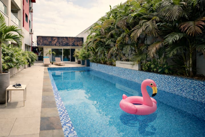 Bright 2-bedroom Apartment With Pool (4 Beds) - Abidjan