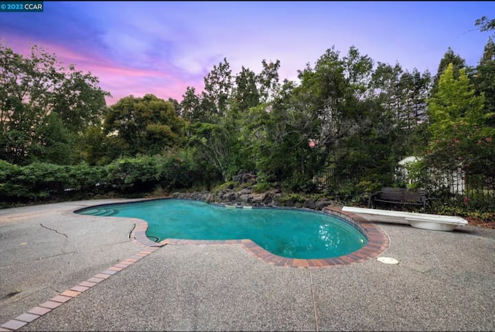 Beautiful Diablo View Adu W/ Pool In Danville - Blackhawk, CA