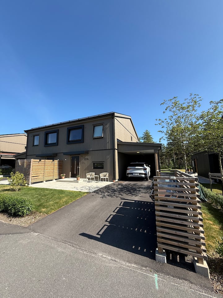 Mysigt Parhus Vid Golfbanan Uthyres - Västervik