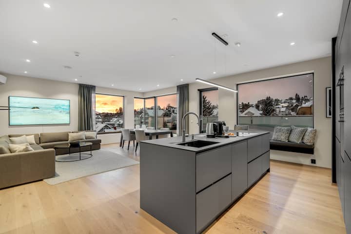 Grand Luxury Penthouse L Stunning View L Balcony - Noruega