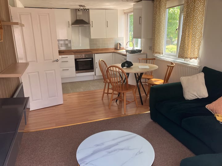 Cosy Home In Basingstoke Close To Town. - Basingstoke