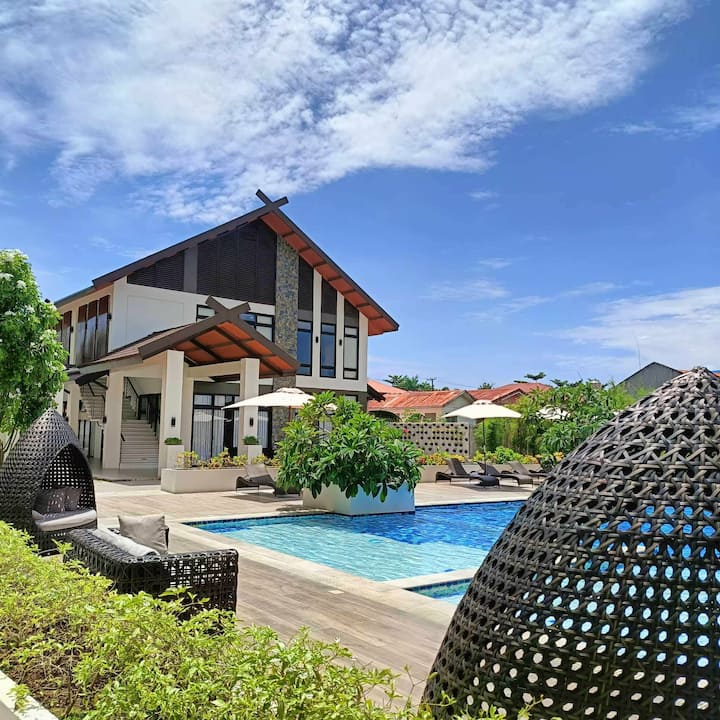 2 Br Condo W/ Pool, Parking, Near Airport & Malls - Lapu-Lapu City