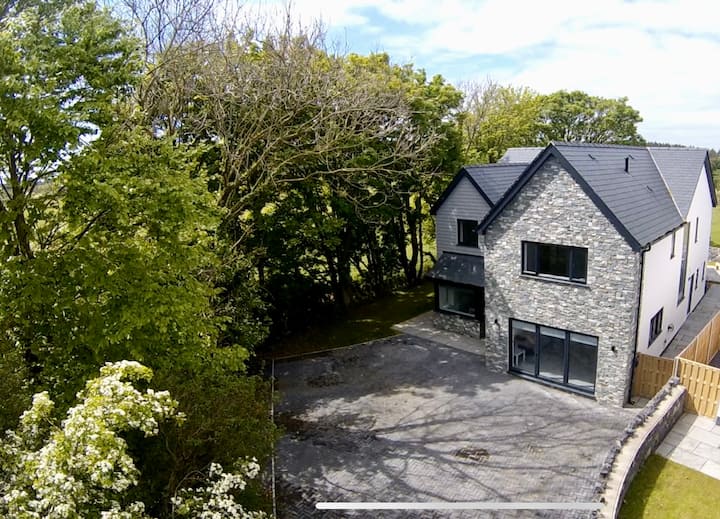 Come Visit One Of The Uk’s Most Beautiful Beaches. - Caernarfon