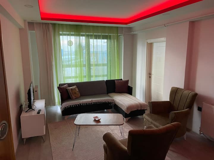 Cafeler Caddesinde 1+1 - Düzce