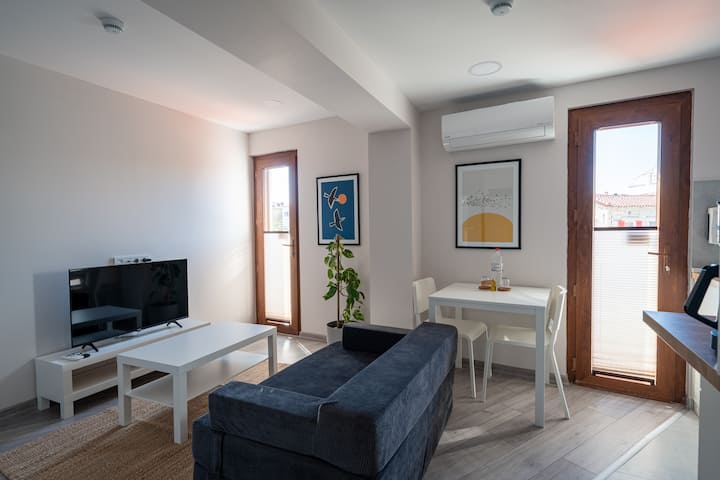 Foça Merkez-otel Temizliğinde-yeni 1+1 - 3dk Sahil - Foça