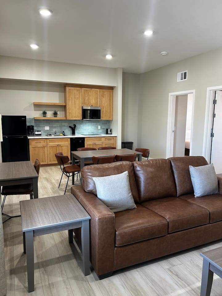2 Bedroom Deluxe Apartment In The Eastern Sierra - Big Pine, CA