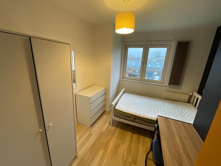 Spacious Double Room With Dedicated Bathroom. - Aberdeen