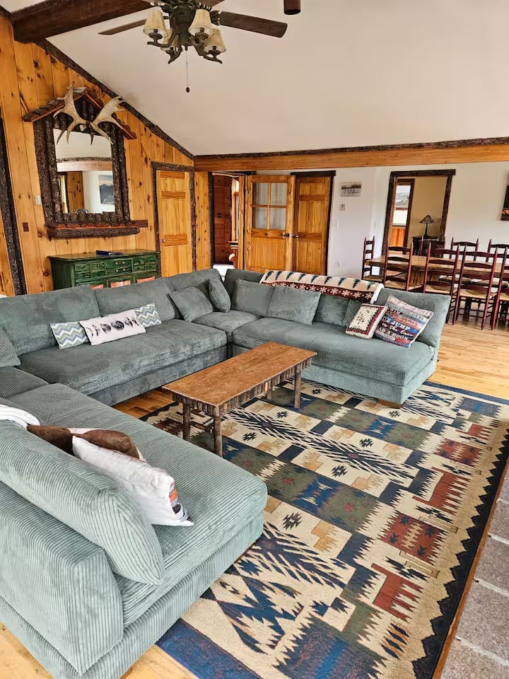 Adk Getaway W/ Beach Access, Hot Tub, Walk To Lake - Lake Placid, NY