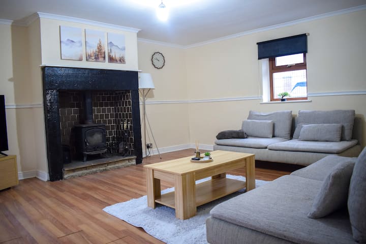 3-bedroom House In Birstall, Leeds - Leeds