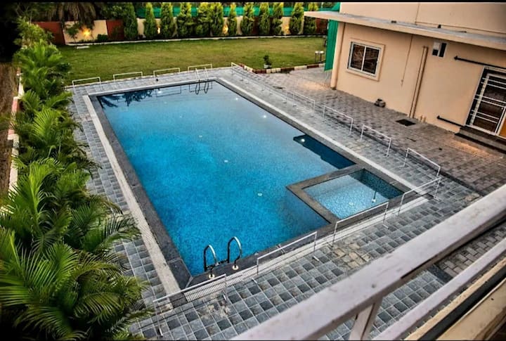 Courtyard Villa - The Sunroof W/ Poolside Retreat - Bhopal