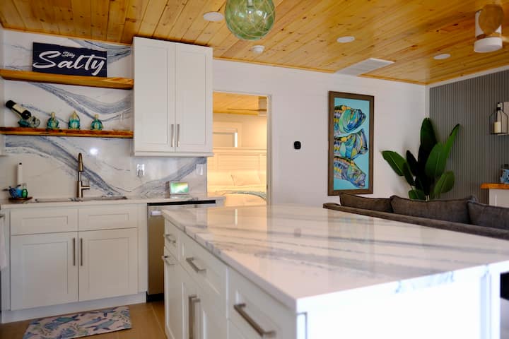 Perfect Beach Getaway Steps From The Beach - Anna Maria Island, FL