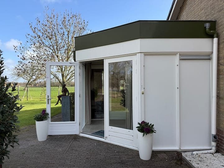 De Luts, Lief Huisje Gelegen Aan De Bosrand. - Friesland