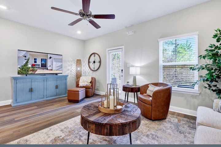 Chic Coastal Escape - Ocean Springs, MS