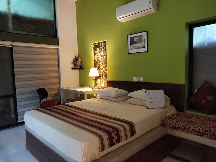 It's Huge An Airbnb - Kandy