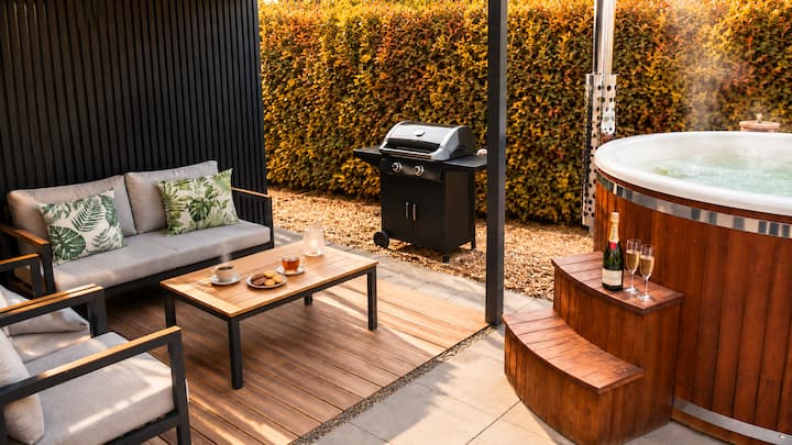 Sauna, Hot Tub & Private Garden Couples & Families - Goes