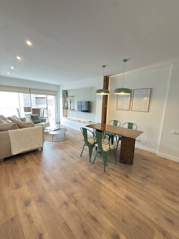 Apartment By The Beach Near Port Aventura! - Cambrils