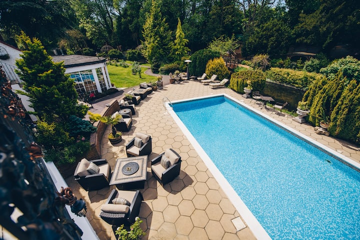 Riverside Traditional Log Cabin - Saint Albans