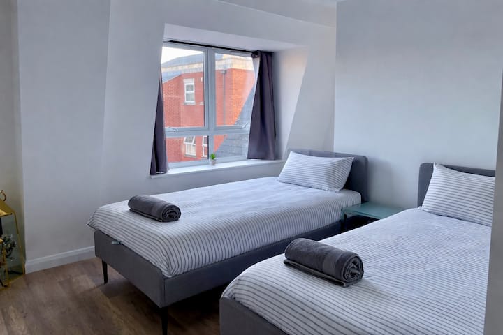 Contractor Accommodation | Sleeps 4 | Sn1 - Swindon