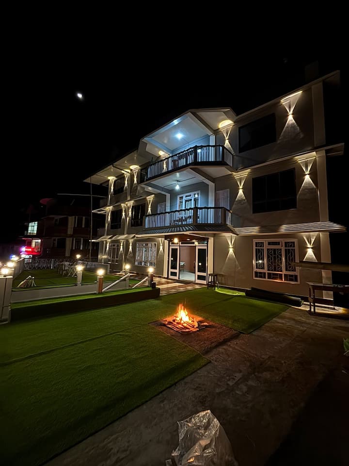 The Hotel Sunrise - Lava