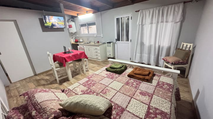 Monoambiente Moderno Con Cochera Y Wifi En Azul - Azul