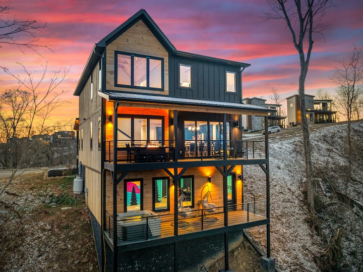 Luxe Lodge With Indoor Pool, Views, And Games - Sevierville, TN