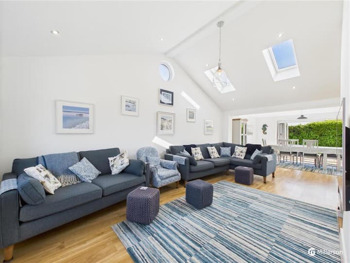 A Stunning Carbis Bay / St Ives Holiday Home - Carbis Bay