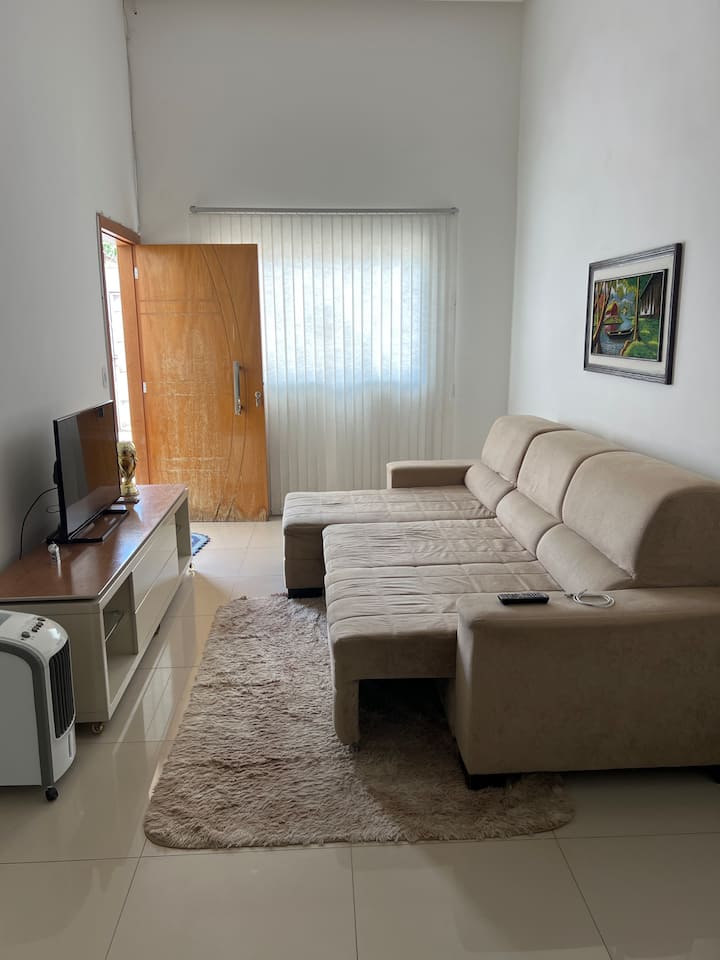 Casa 3 Quartos 2 Banheiros. Próximo Ao Autódromo - Goiânia