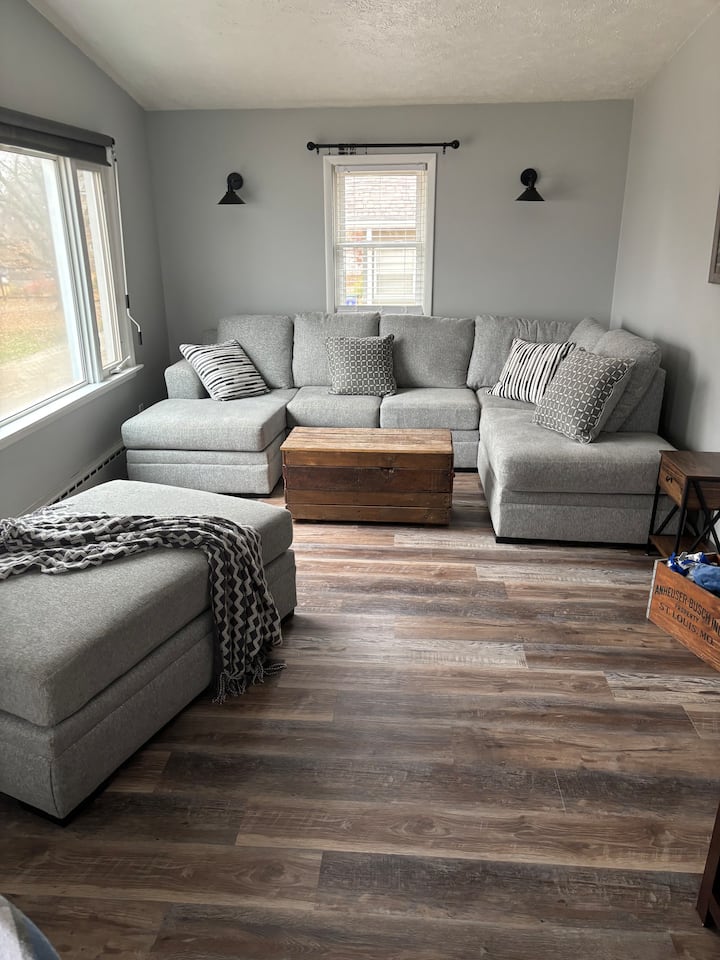 Lakeview Cottage - Mount Zion, IL