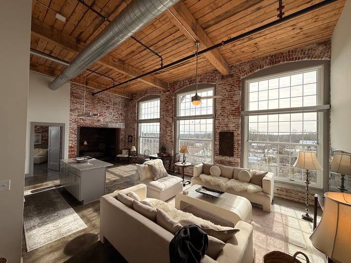Top Floor River View, Historic Mill Loft, Sleeps 6 - Lake Thicketty