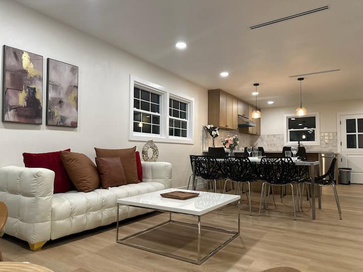 Family Modern Home · 10 Mins Disneyland · 4br2b - Orange County, CA