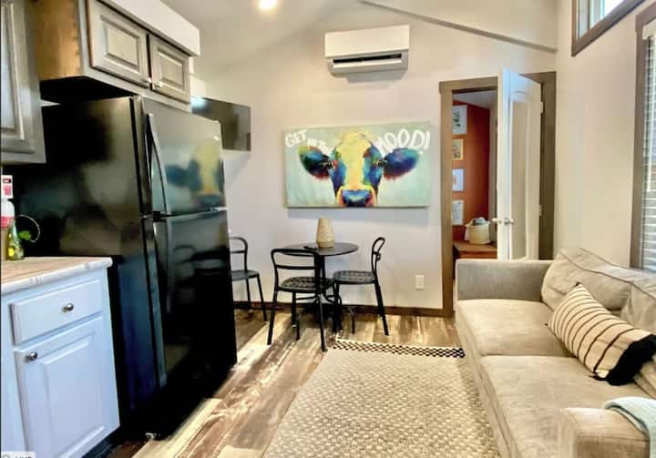 Back House With Cozy Vibes | Full Kitch | Laundry - Austin, TX