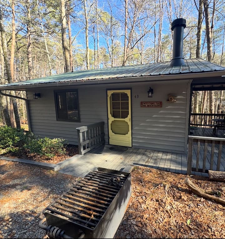 Yonah Relax | Cozy Mountain Cabin Escape Retreat! - Helen, GA