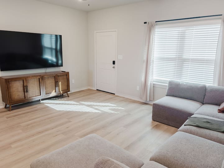 The Host - 3bd/2ba - 85in Tv - Close To Texas Tech - Lubbock, TX