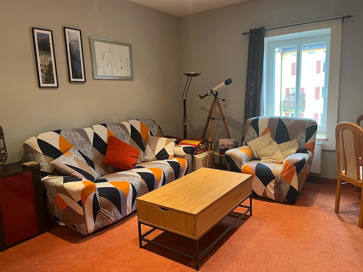 Charmant Appartement Avec Baignoire Jacuzzi - La Chaux-de-Fonds