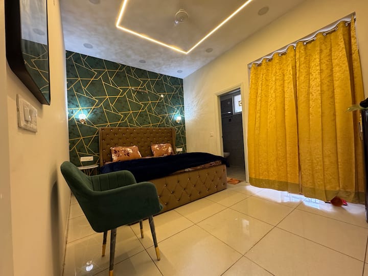 Casanova 2.0/independent 1 Bhk Flat Near Airport - Zirakpur